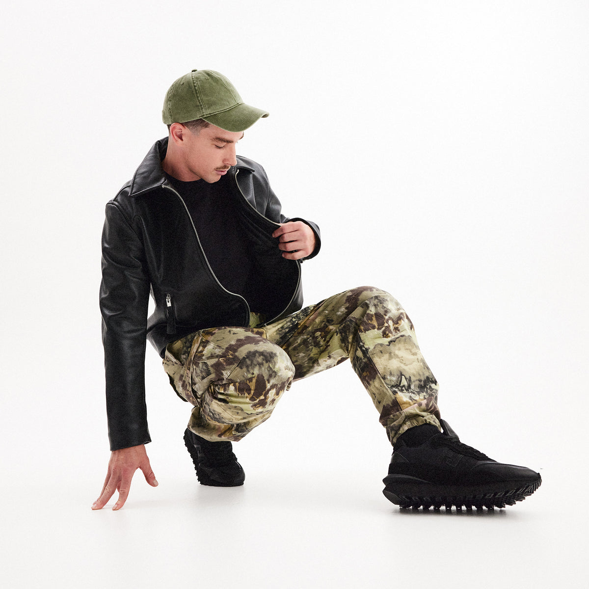 Kentu Mens All Black – Rollie Nation